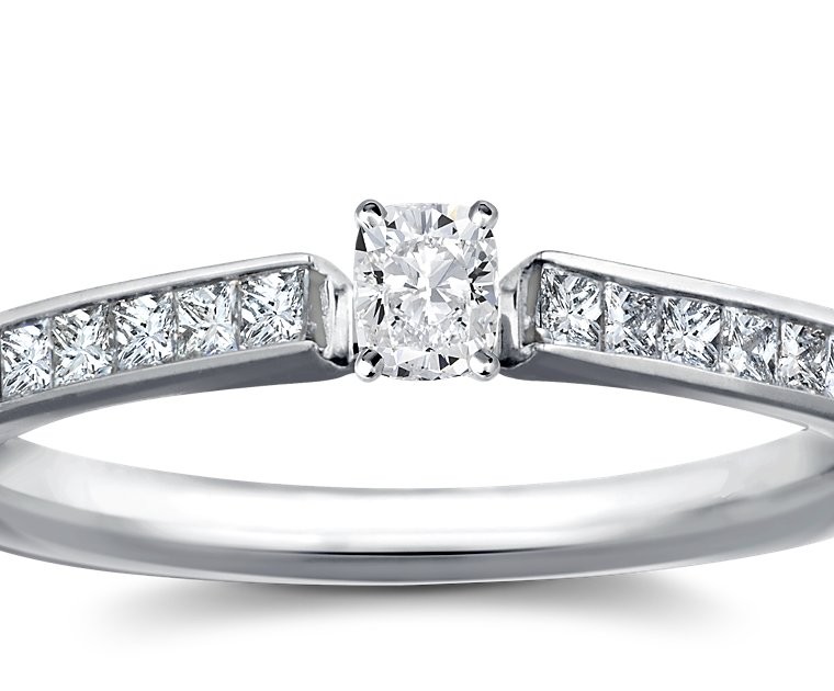The Queen Diamond - 0,20 ct Zentraldiamant + 0,60 ct Seitensteine ...